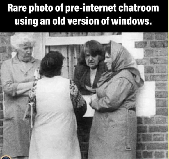 Rare photo of pre-internet chatroom using an old version of windows ...