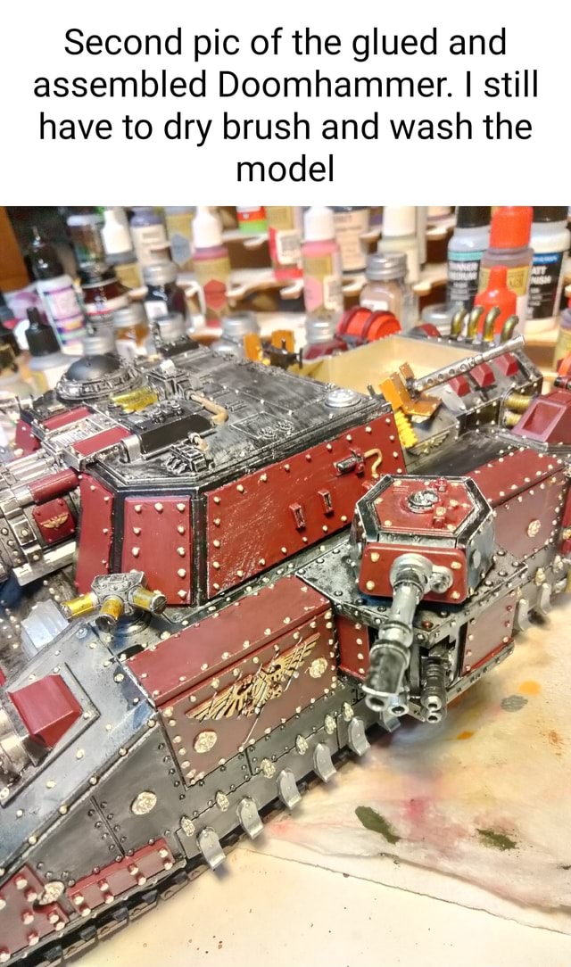 Second pic of the glued and assembled Doomhammer. I still have to dry ...