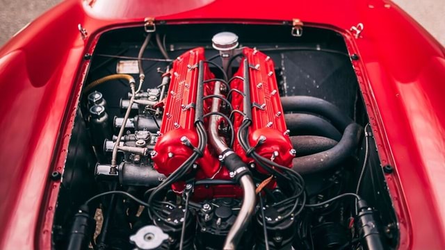 The 4-cylinder "Testa Rossa" engine of the Ferrari 500 TR. 500 (cubic ...