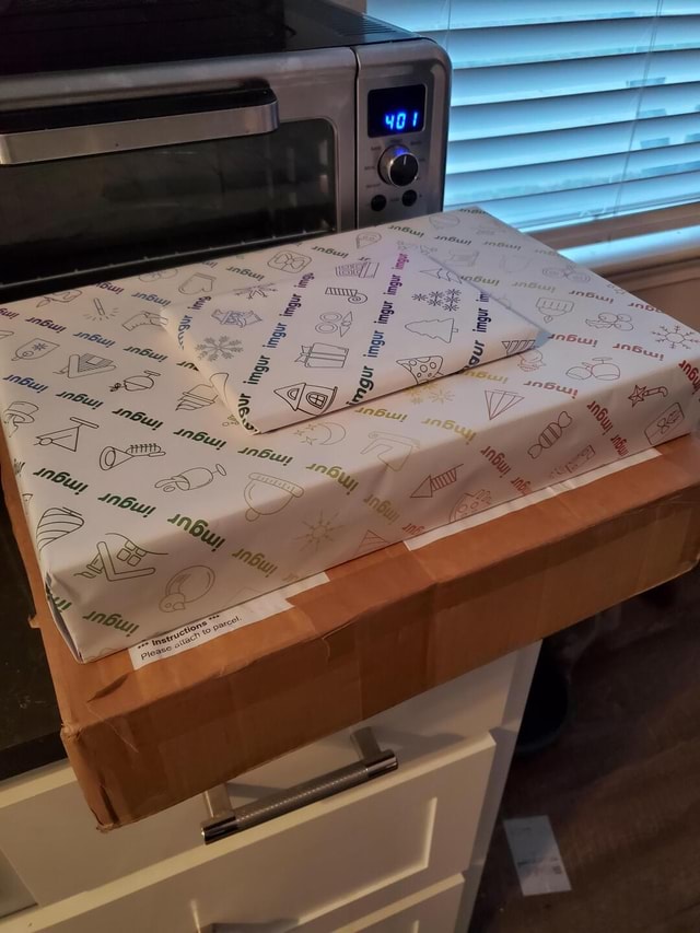 Hell yeah imgur wrapping paper! - iFunny