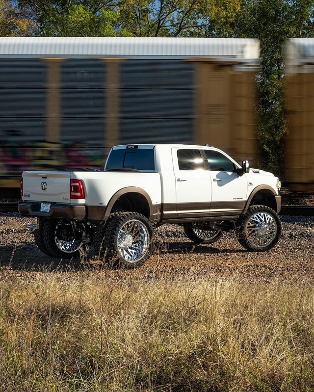 @jaysfinelinerigs with the RAM 3500 lifted up on a set of massive 30 ...