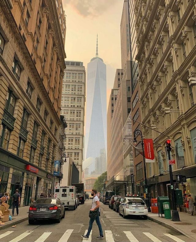 One World Trade Centre, New York 🖤 👉 travelloapp.app.link/ExploreUSA ...