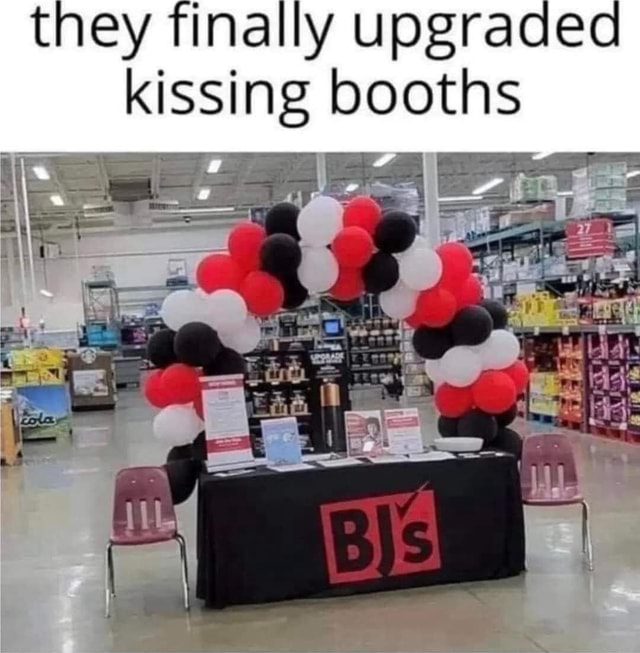 They finally upgraded kissing booths - iFunny