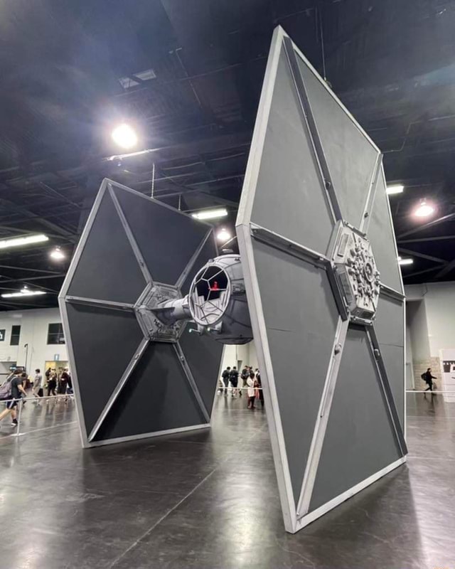 Life size TIE Fighter on the showfloor! - iFunny