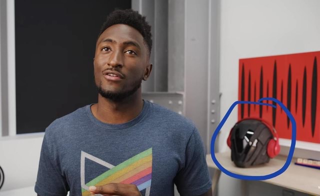 Obsidian Mind Exotic from #destiny spotted in #mkbhd video. - iFunny