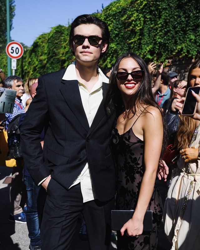 @OliviaRodrigo and Louis Partridge make their red carpet debut at the ...