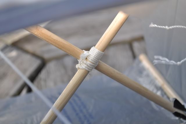 For the cross bracing pieces, it's just lashed together with string ...