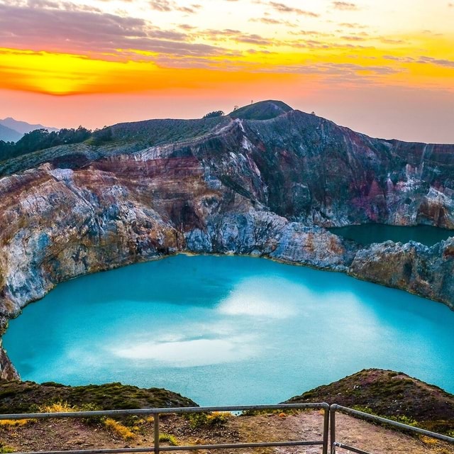 📍Mount Kelimutu, Indonesia #DidYouKnow this mountain has three cater ...