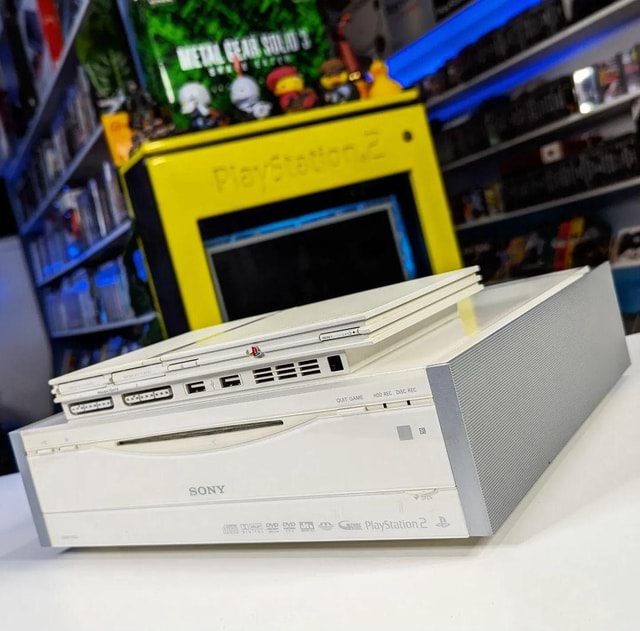 The smallest and largest PS2 models to be released. The PS2 Slim and ...