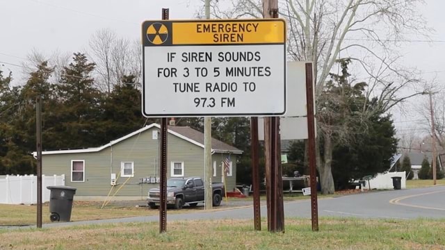 IF SIREN SOUNDS II FOR 3 TO 5 MINUTES TUNE RADIO TO 97.3 FM - iFunny