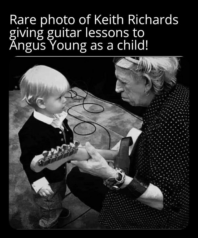 Rare photo of Keith Richards giving guitar lessons to Angus Young as a ...