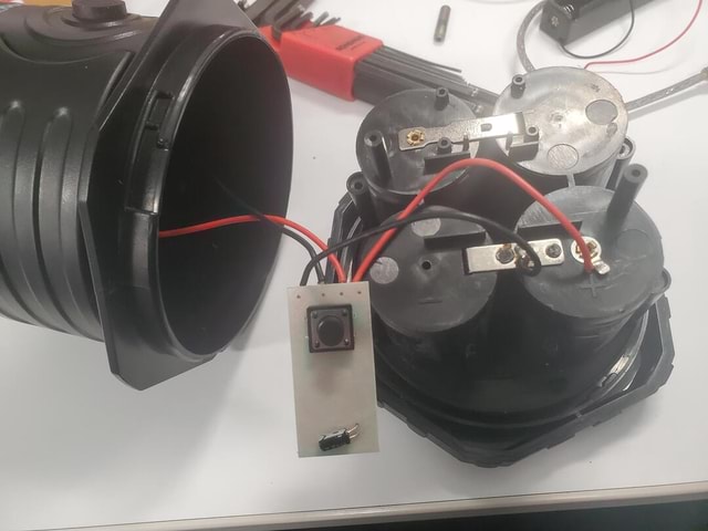 This is what's inside the battery compartment. This simple circuit ...