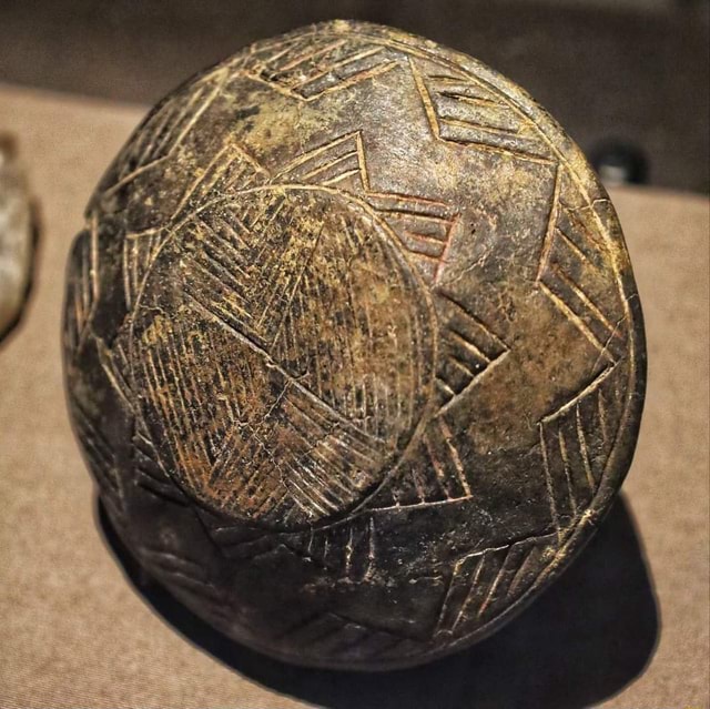 Sun Symbol Prehistoric Pottery, 'The World Of Stonehenge' Exhibition ...