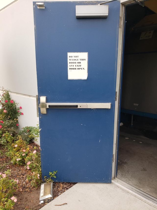 DO NOT WEDGE THIS DOOR ANY DOOR OPEN. - iFunny