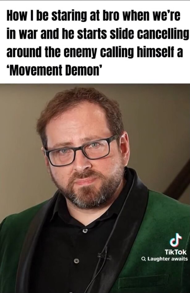 How I be staring at bro when we're in war and he starts slide ...