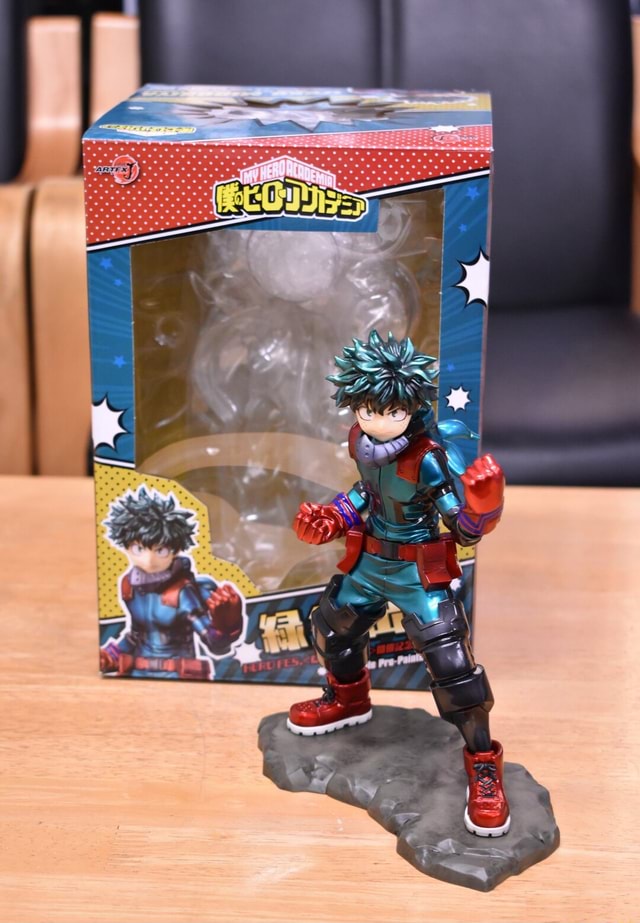 Deku Figure with box - iFunny