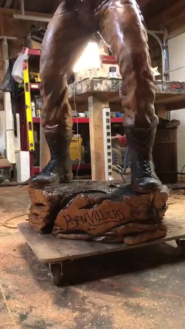 Rambo wood sculpture/chainsaw carving by Ryan Villiers - iFunny