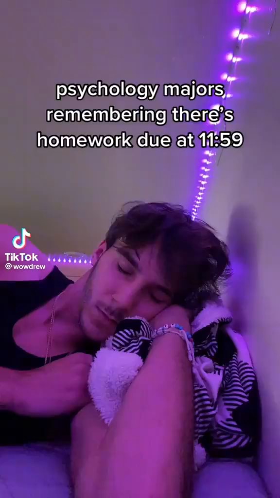 Psychology majors, remembering there's homework due at cf Tik Tow - iFunny