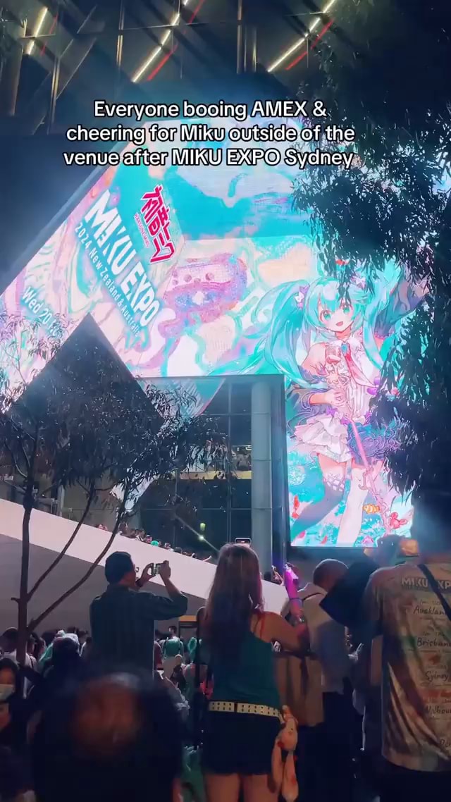 Everyone booing AMEX & cheering for Miku outside-of the venue after ...