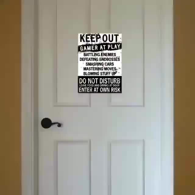 KEEP OUT. BATTLING.ENEMIES DEFEATING ENDBOSSES 'SMASHING CARS ...
