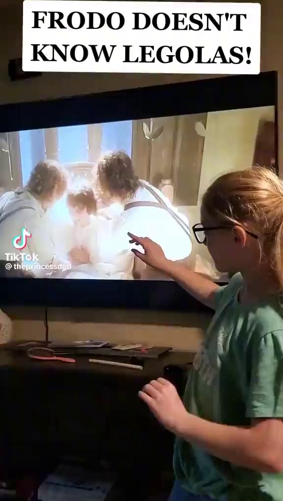 FRODO DOESN'T KNOW LEGOLAS! - iFunny