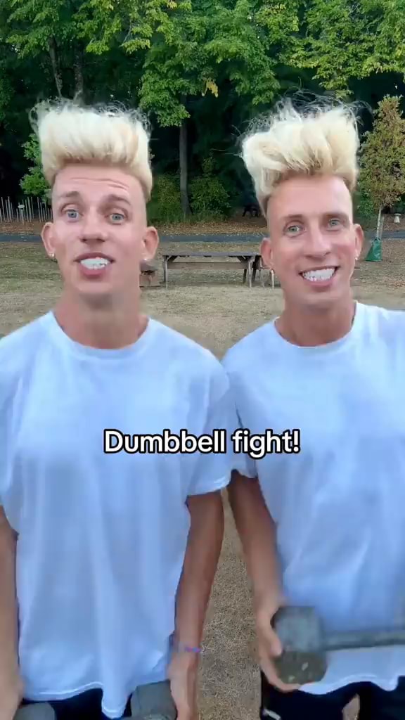 Dumbbell fight! - iFunny