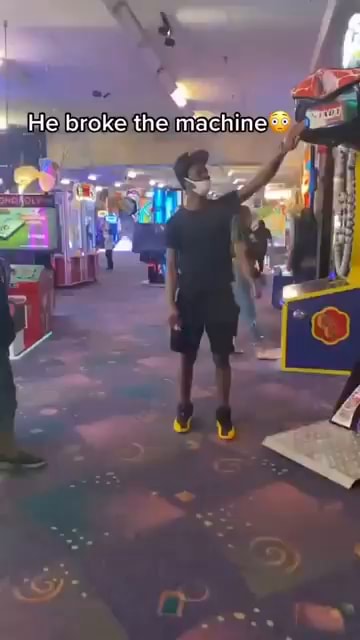 He broke the machine - iFunny