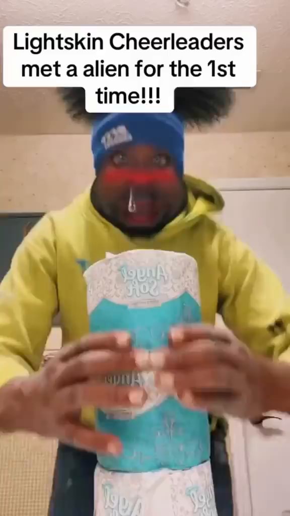 Lightskin Cheerleaders met a alien for the I - iFunny