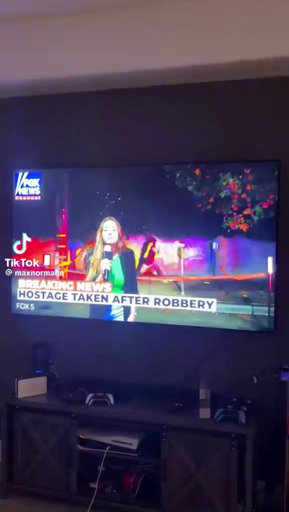 Ti cck BREAKING NEWS AFTER ROBBERY - iFunny