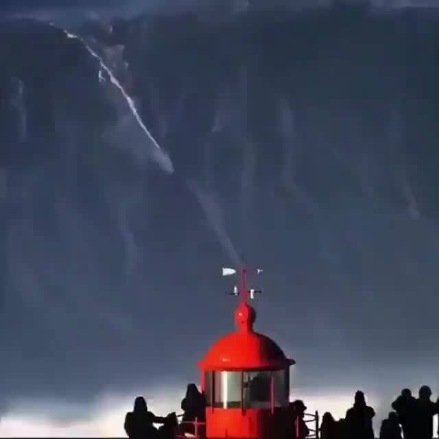 Sebastian Steudtner rides 115 ft wave - iFunny