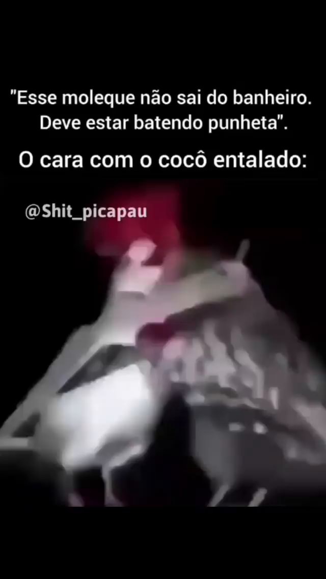 Esse Moleque Não Sai Do Banheiro Deve Estar Batendo Punheta O Cara Com O Cocô Entalado