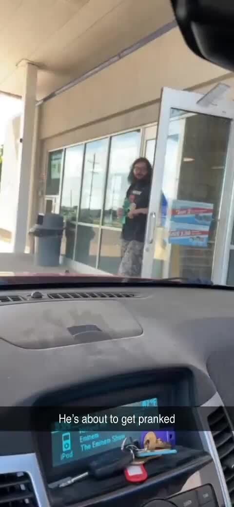 He's te get pranked - iFunny