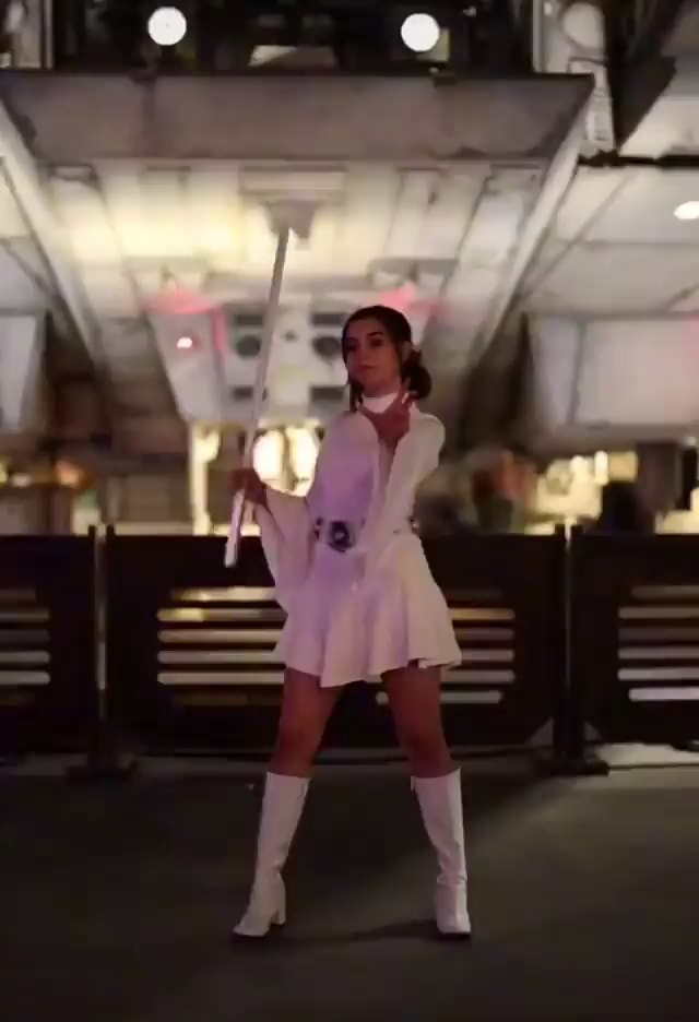 Slayeas' lightsaber spinning - iFunny