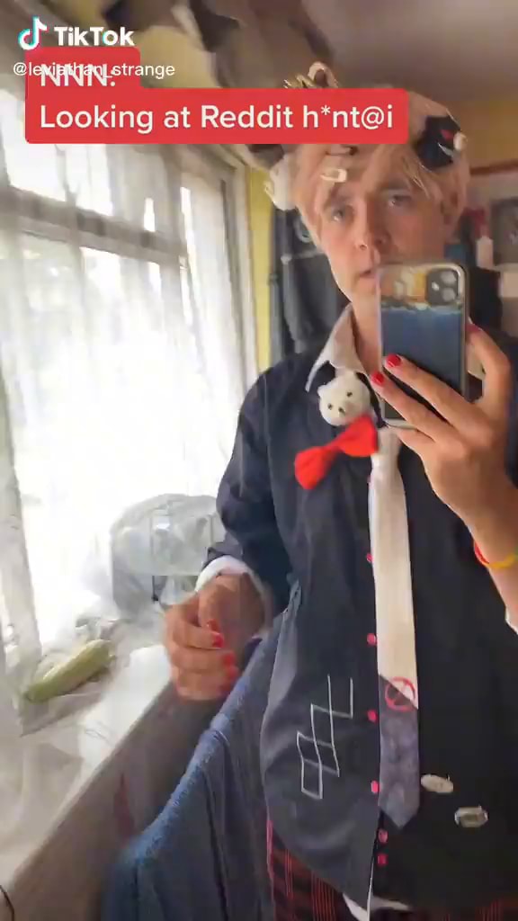 TikTok @lenii strange Looking at Reddit - iFunny