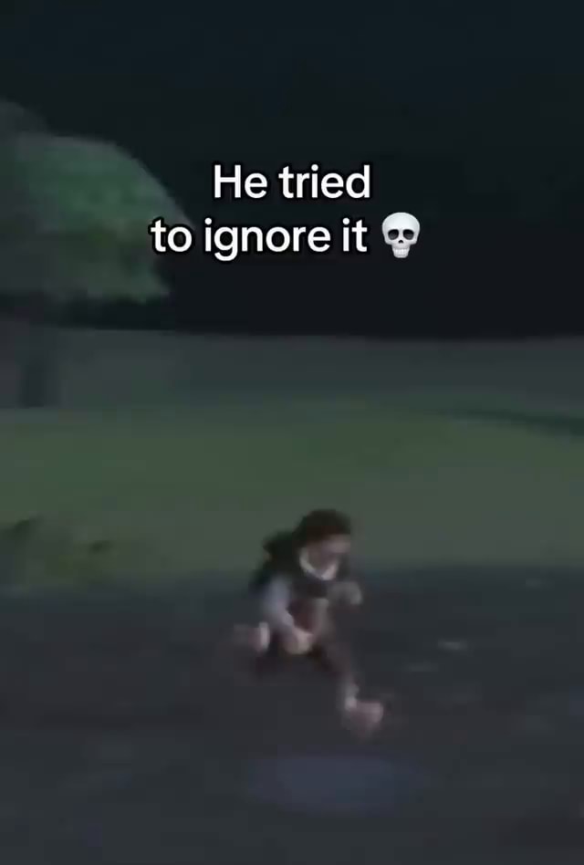 He tried to ignore it - iFunny