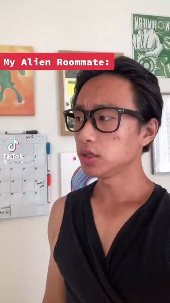 It’s slobbering time 👅 - My Alien Roommate: Tik. Tok - iFunny