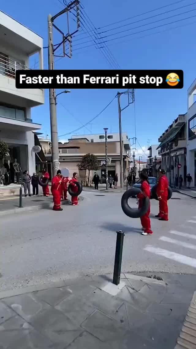 Faster than Ferrari pit stop I - iFunny