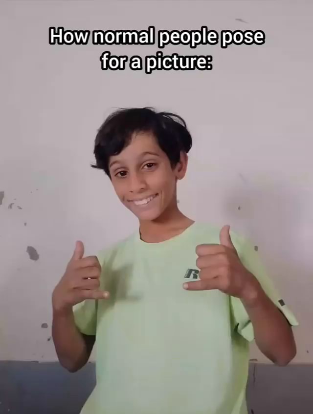 How normal people pose for a picture: - iFunny