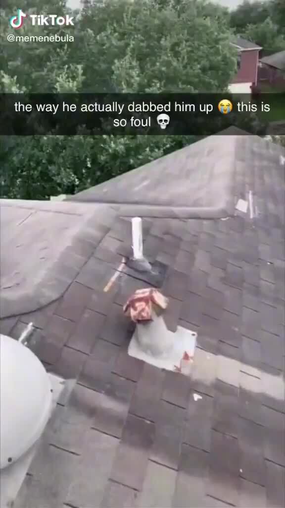 Et > memenebula pose the way he actually dabbed him up @ this is so ...