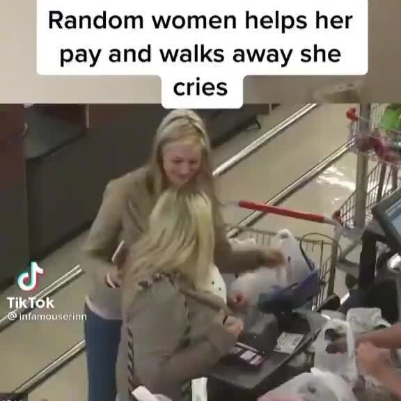Random women helps her pay and walks away she infamouserinn - iFunny