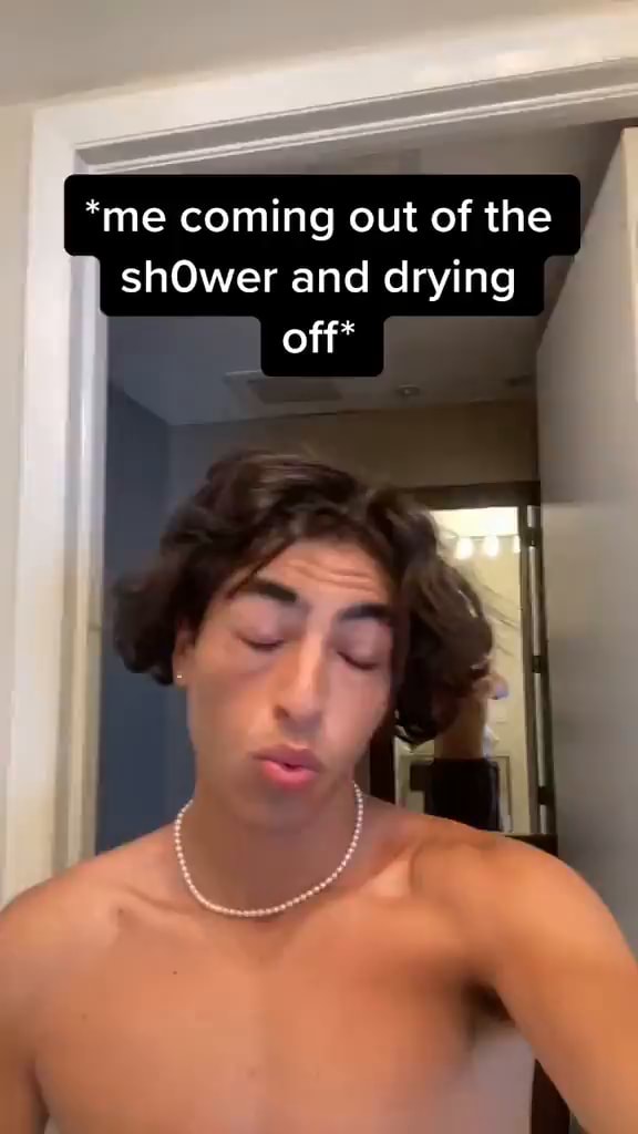 *me coming out of the shOwer and drying off* - iFunny