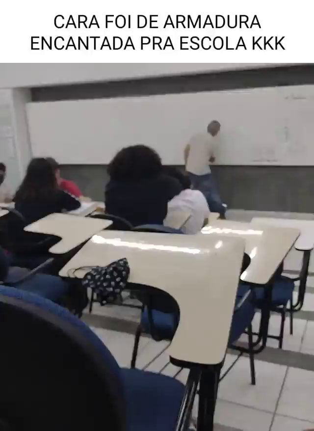 CARA FOI DE ARMADURA ENCANTADA PRA ESCOLA KKK - iFunny