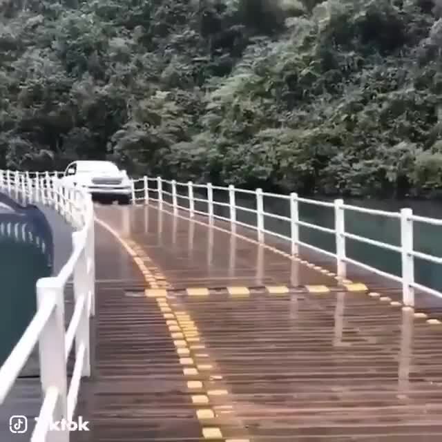 Floating walkway bridge. Located in Enshi City, China's Hubei province ...