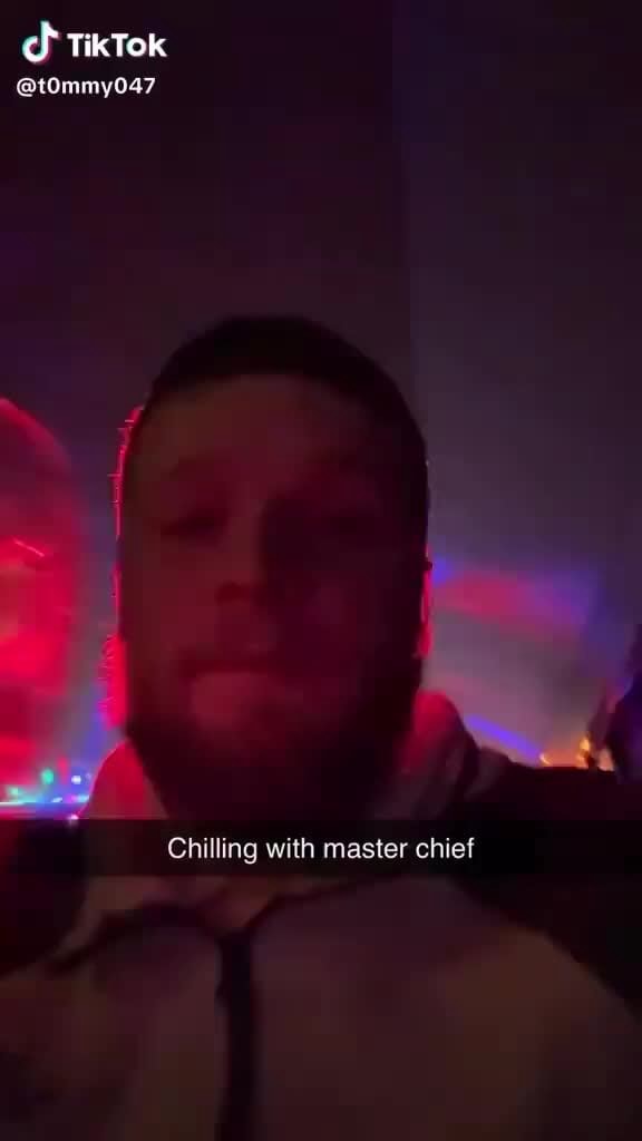TikTok @tOmmy047 Chilling with master chief - iFunny