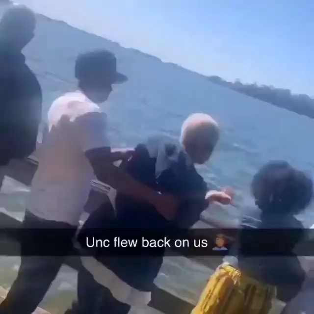 Une flew back on us - iFunny