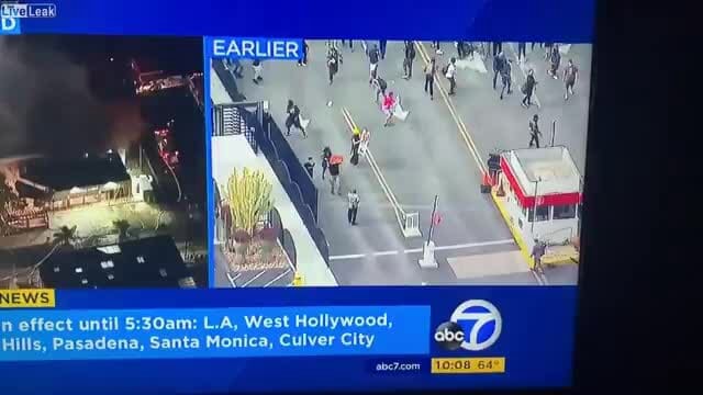 Trash can wars - iFunny