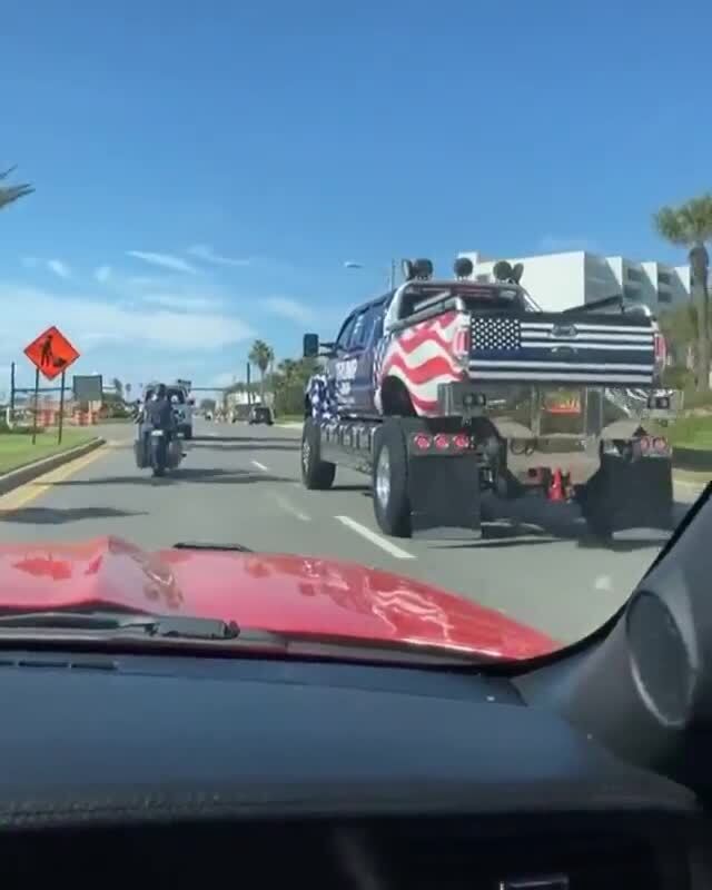 Chuck Callesto on Instagram: “Spotted in #daytonabeach - iFunny