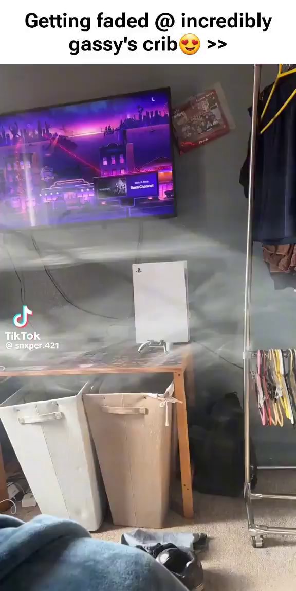 Getting faded @ incredibly gassy's crib@ - iFunny