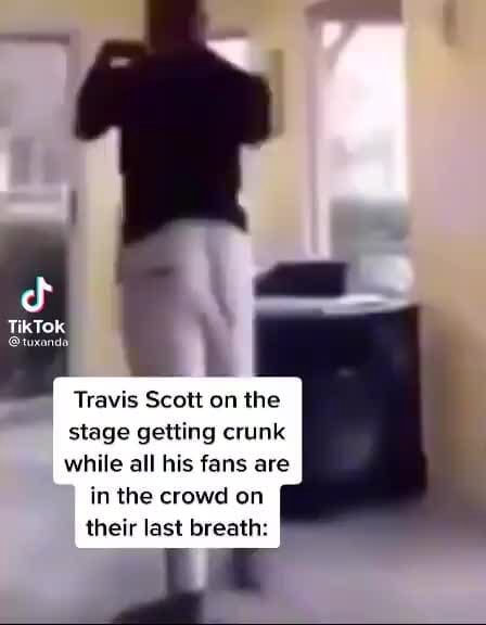 Travis Scott on the stage getting crunk while all his fans are in the ...
