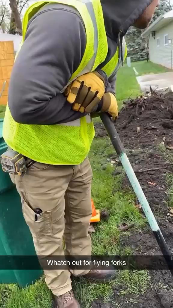 Whatch out for flying forks - iFunny